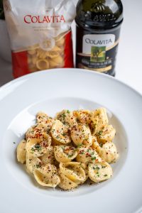 White Wine Creamy Garlic Shells by @breadbakebeyond - Colavita Recipes