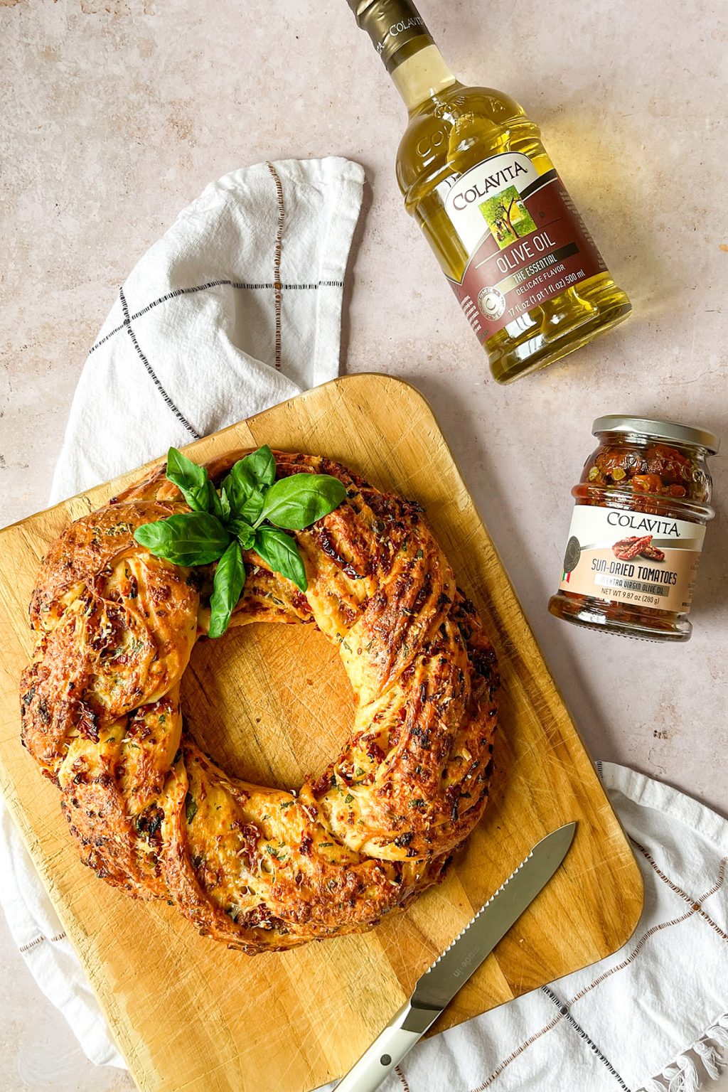 Sundried Tomato Wreath Bread @breadandbasil - Colavita Recipes